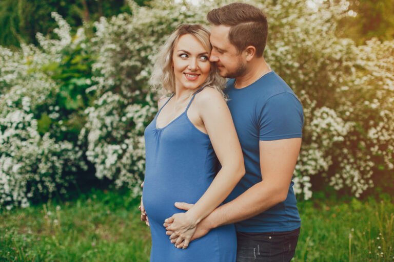 20 Maternity Photoshoot Poses To Treasure Your Pregnancy