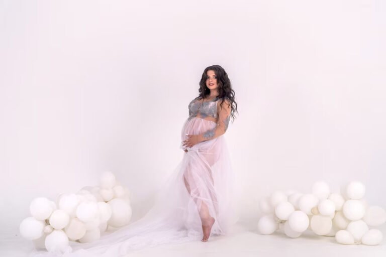 20 Maternity Photoshoot Poses To Treasure Your Pregnancy